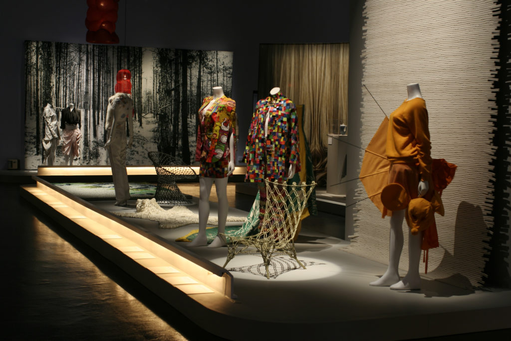 DUTCH TOUCH PARIS - NEW YORK 2005 - Dutch Fashion Foundation